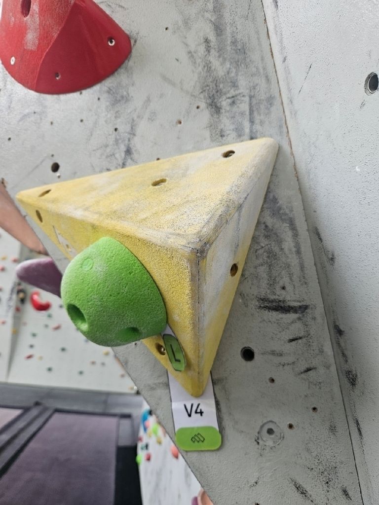 Yellow - V4 | Pebble Climbing | Pebble Climbing